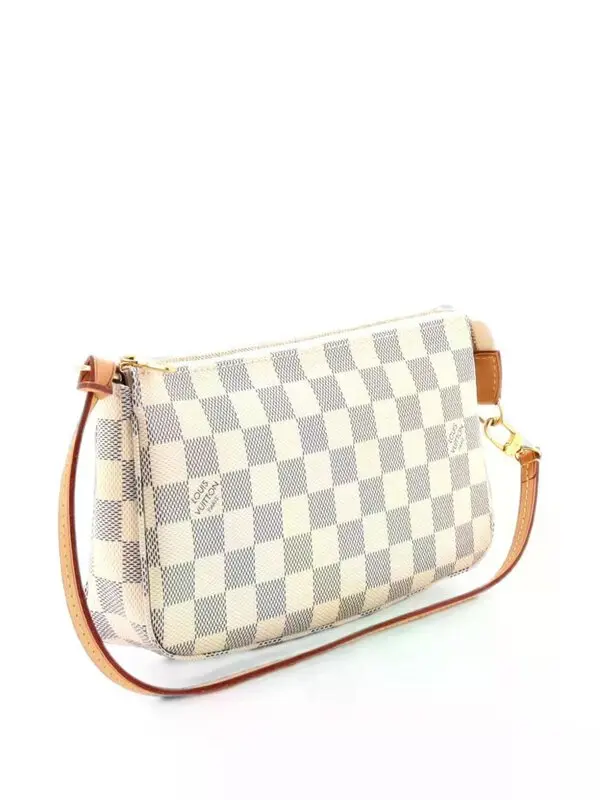 LOUIS VUITTON Pochette Accessoires Monogram Canvas Clutch Bag - Neutrals