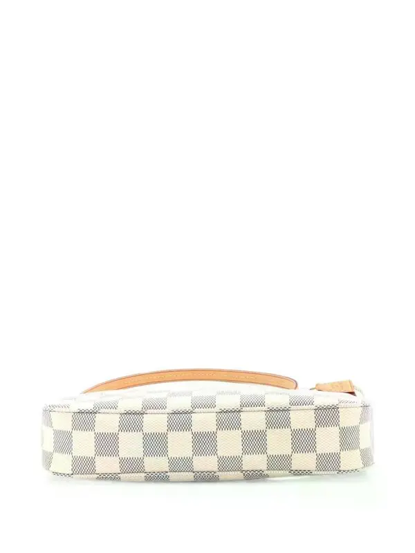 LOUIS VUITTON Pochette Accessoires Monogram Canvas Clutch Bag - Neutrals