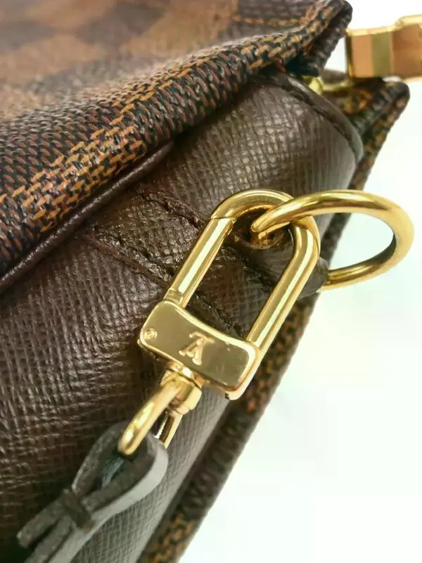 LOUIS VUITTON 2004 Trousse Damier Shoulder Bag