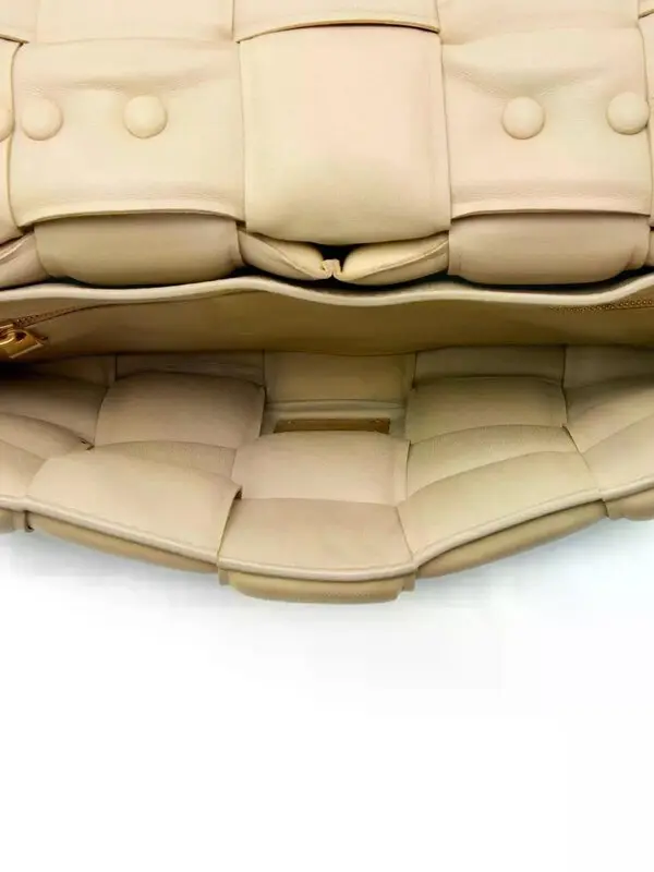 Bottega Veneta Cassette Chain Shoulder Bag - Neutrals
