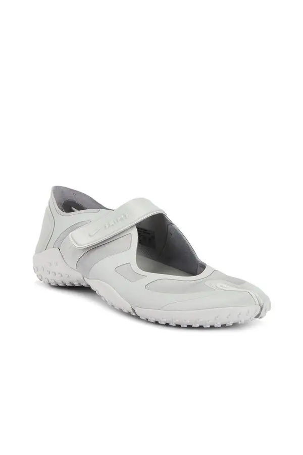 NIKESKIMS Rift Satin Sneaker In Metallic Silver
