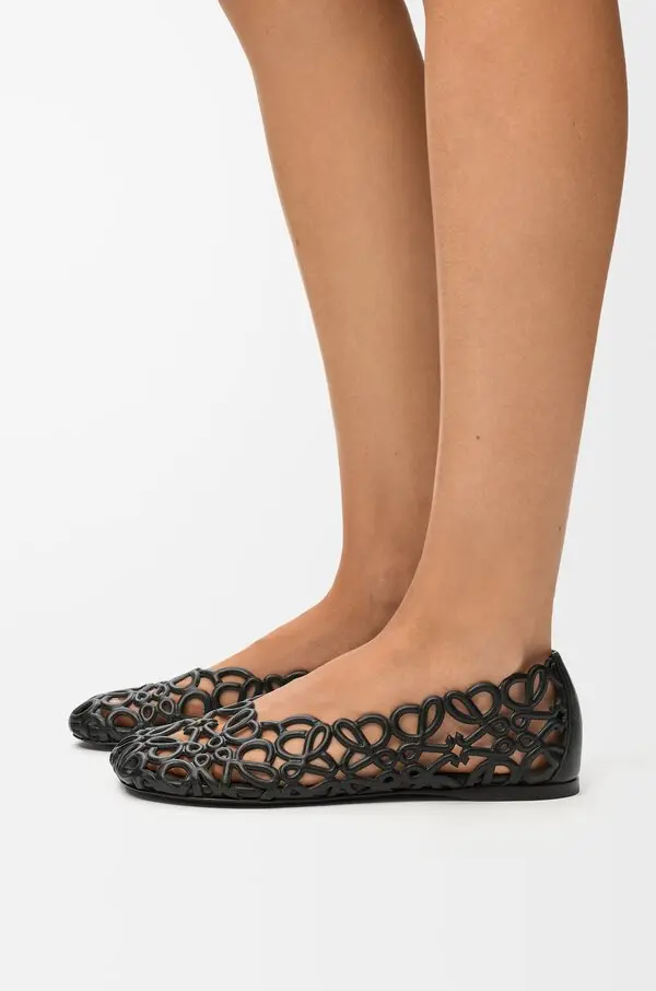 Loewe Petal Anagram Ballerina In Lambskin - Black