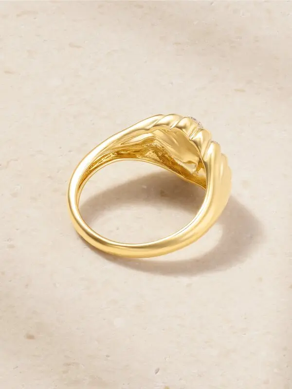 Yvonne Léon Baby Chevalière Coquillage 9-karat Diamond Ring