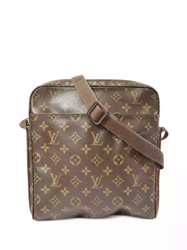 LOUIS VUITTON Trotteur Beaubourg Monogram Shoulder Bag