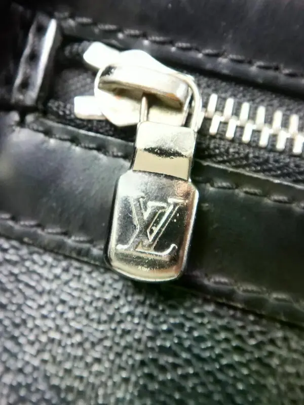 LOUIS VUITTON Daniel Mm Damier Graphite Shoulder Bag