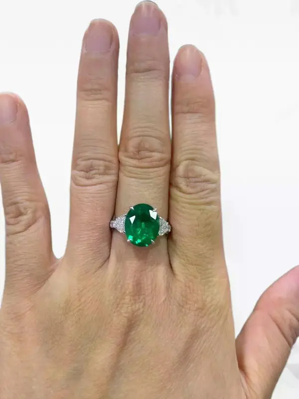 HYT JEWELRY Emerald And Diamond Ring In 18k White Gold