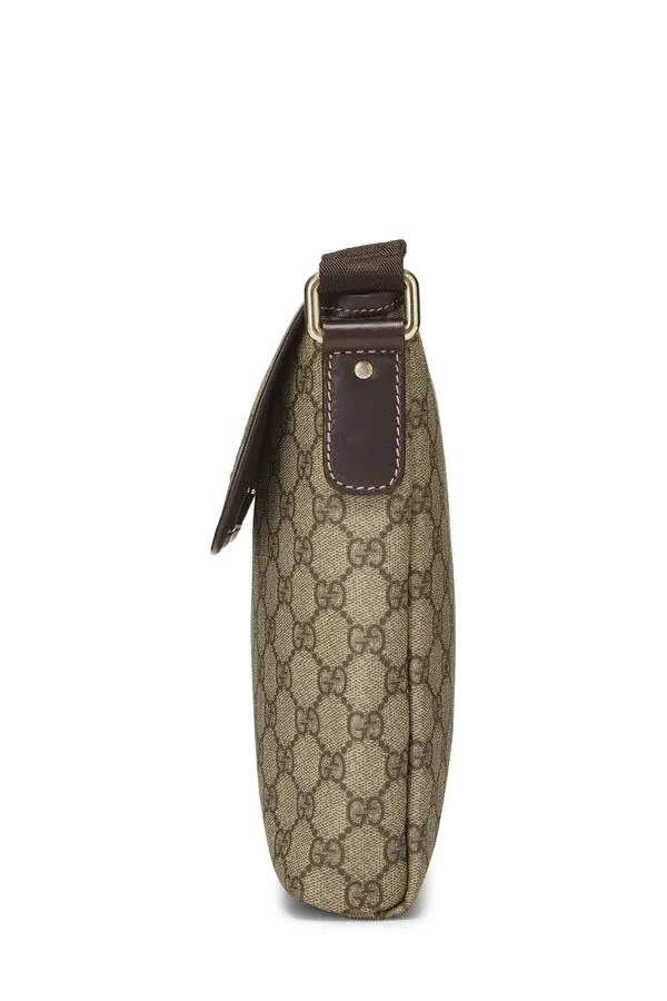 Gucci Gg Supreme Flap Messenger Bag