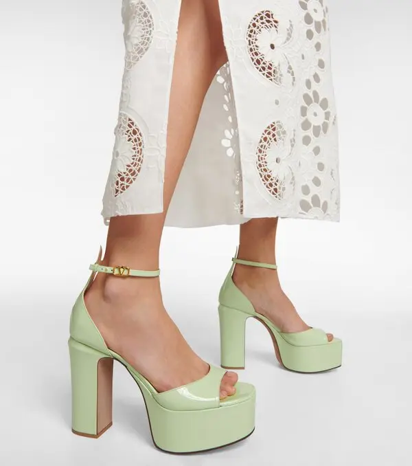 Valentino Garavani Vlogo Patent Leather Platform Sandals - Green