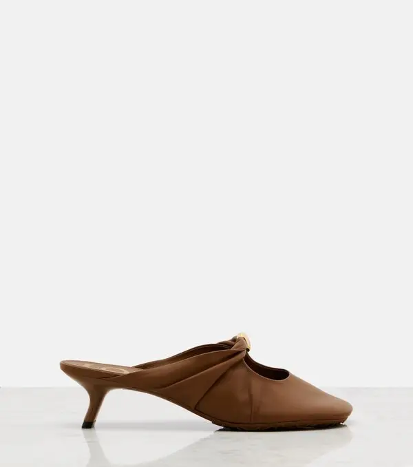 Loewe Pebble 45 Leather Mules - Brown