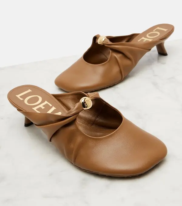 Loewe Pebble 45 Leather Mules - Brown