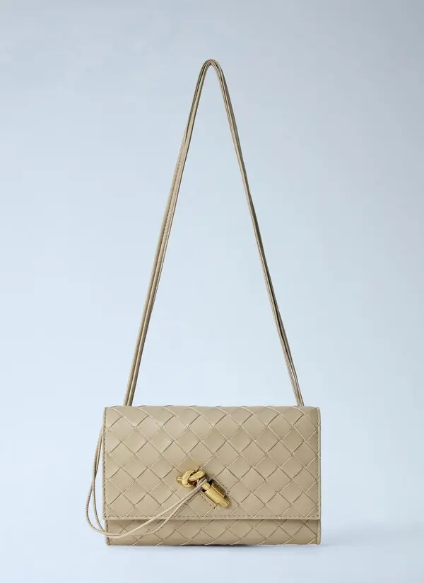 Bottega Veneta Andiamo Pouch On Strap - Cream