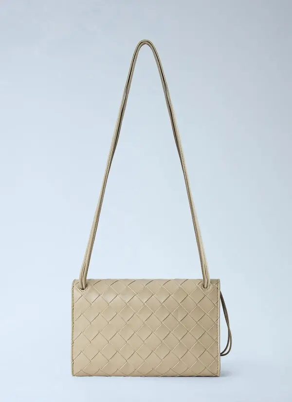 Bottega Veneta Andiamo Pouch On Strap - Cream
