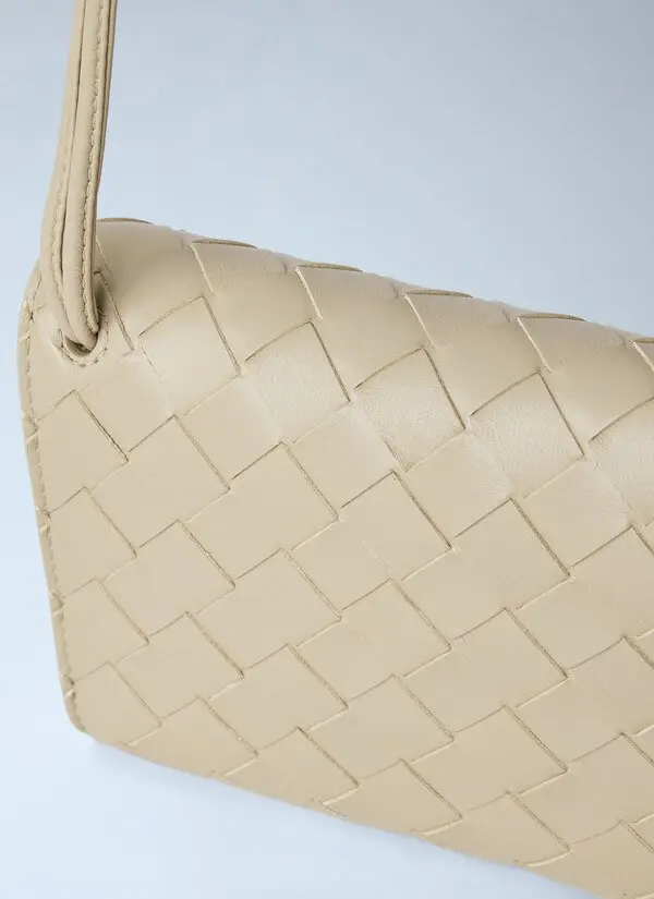 Bottega Veneta Andiamo Pouch On Strap - Cream