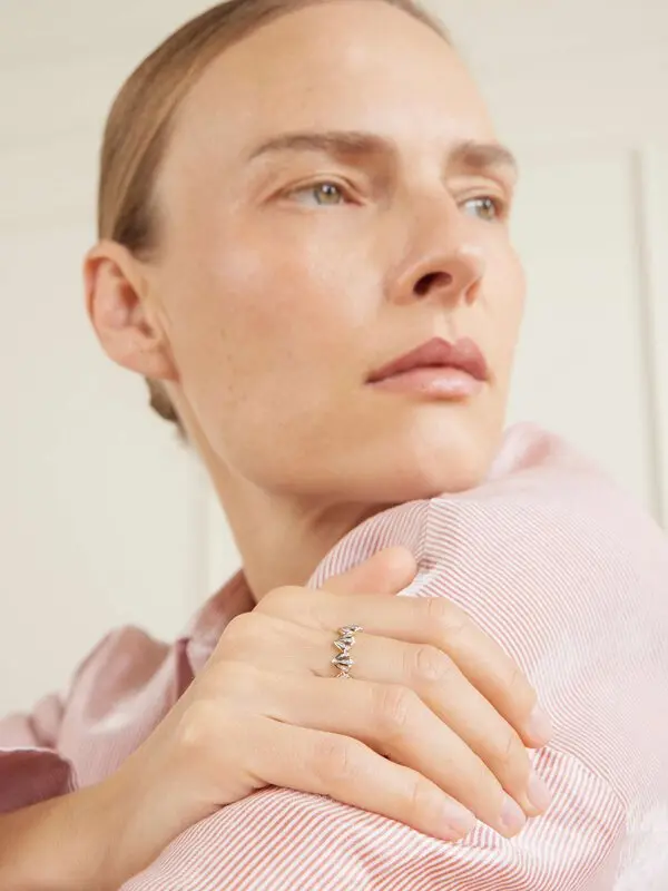 Yvonne Léon 18-karat Diamond Ring