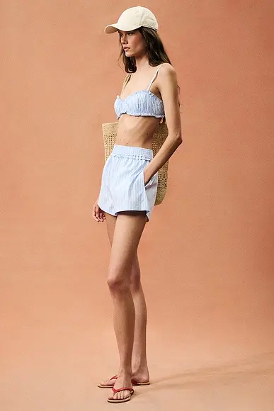 L'academie Daphne Short