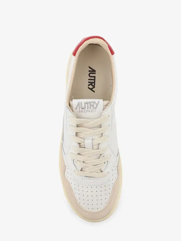AUTRY Medalist Low Leather Sneakers With Side Logo
