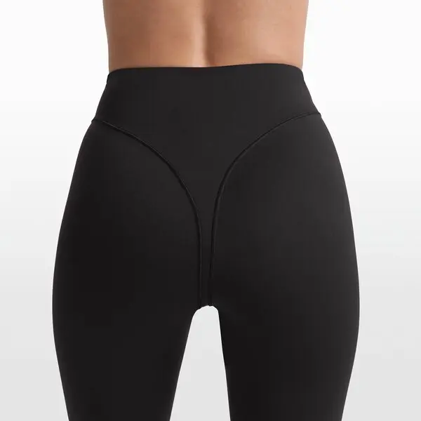 SKIMS 17" V Line Capri Legging | Black | | Nike Matte