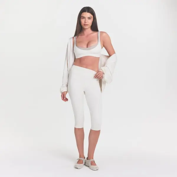 SKIMS 17" Capri Legging | White | | Nike Matte - Ivory