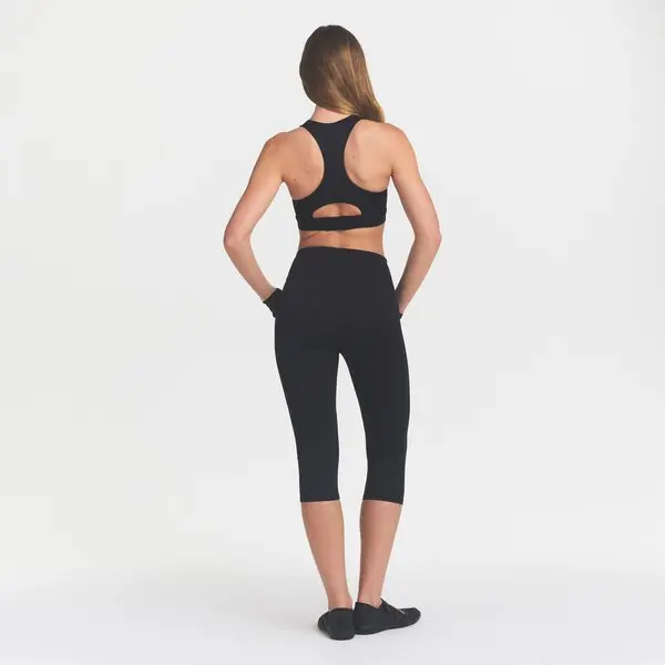 SKIMS 17" Capri Legging | Black | | Nike Matte