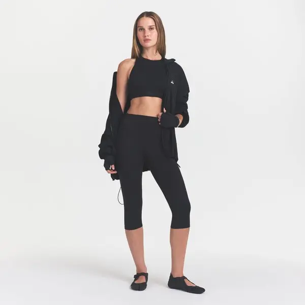 SKIMS 17" Capri Legging | Black | | Nike Matte