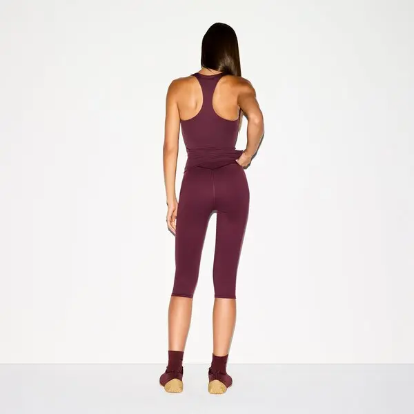 SKIMS 17" Capri Legging | Red | | Nike Matte