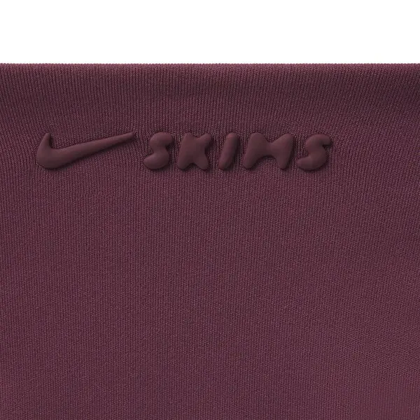 SKIMS 17" Capri Legging | Red | | Nike Matte