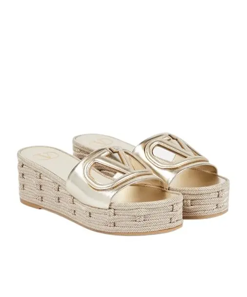Valentino Garavani Vlogo Signature Metallic Leather Slides - Nude