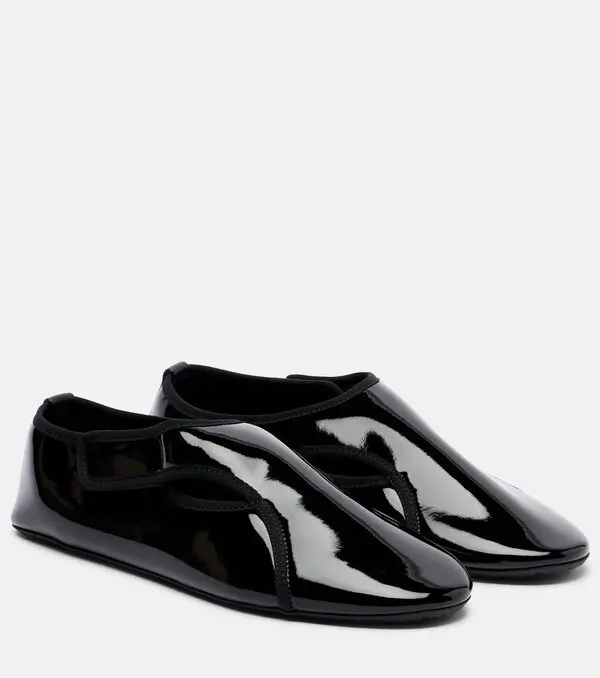 Alaïa Criss Cross Leather-trimmed Ballet Flats