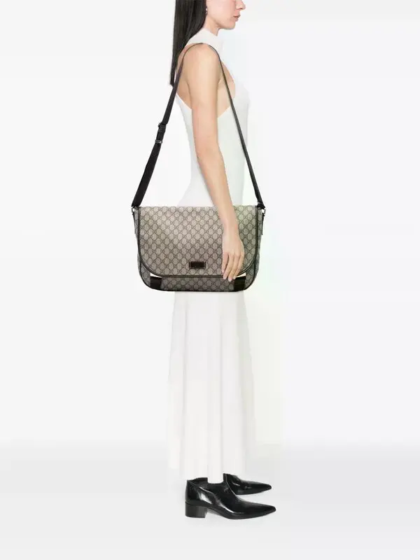 Gucci Gg Supreme Messenger Bag - Neutrals