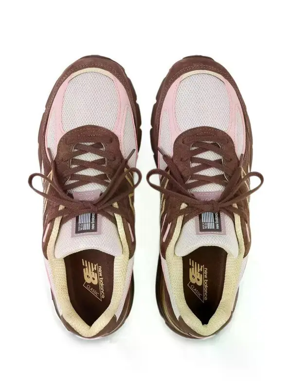 NEW BALANCE 990v4 Sneakers - Brown
