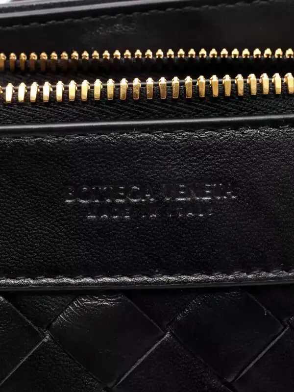 Bottega Veneta Andiamo Shoulder Bag - Black