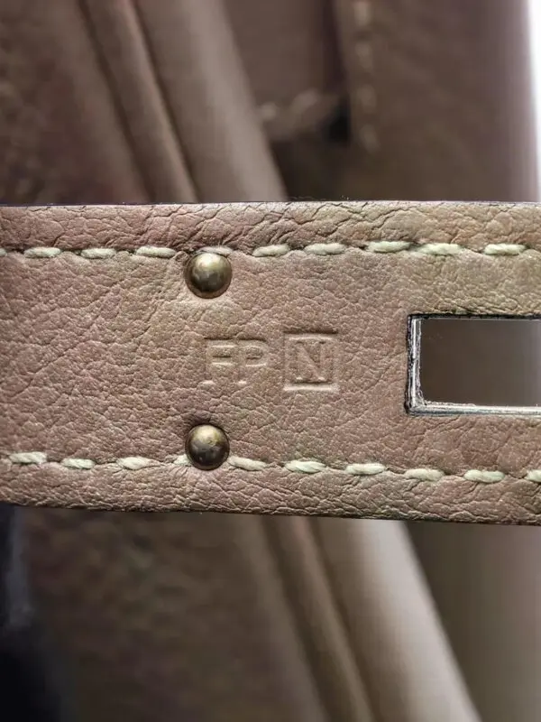Hermès 2010 35 Birkin Tote Bag - Neutrals
