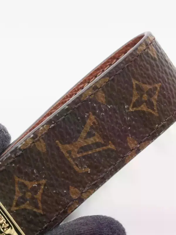 LOUIS VUITTON Dragonne Key Ring