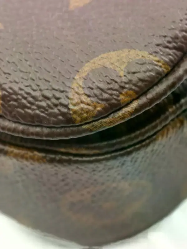 LOUIS VUITTON Pochette Metis Handbag
