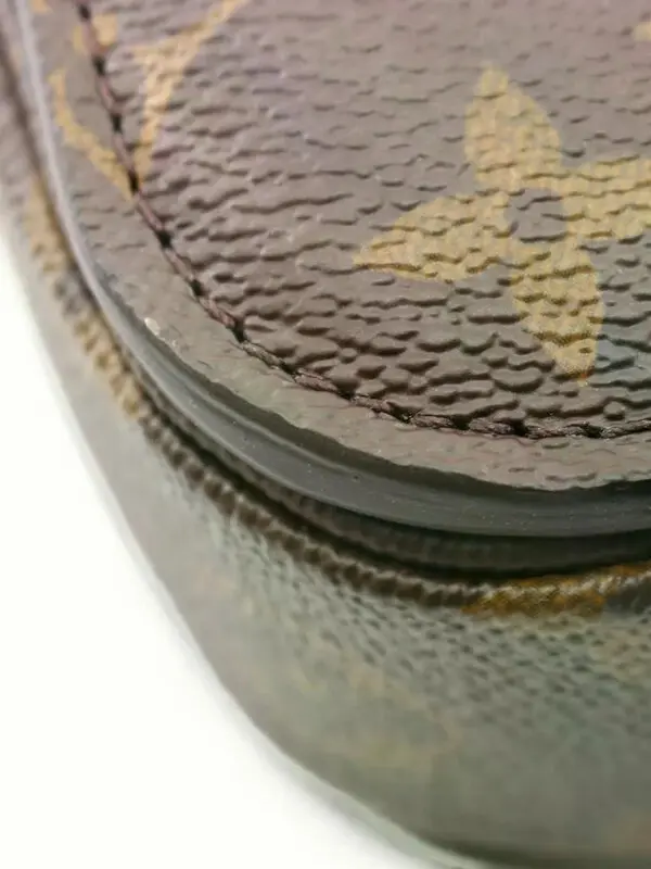 LOUIS VUITTON Pochette Metis Handbag