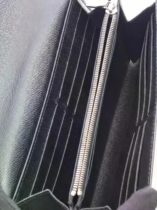 LOUIS VUITTON 2019 Epi Sara Wallet