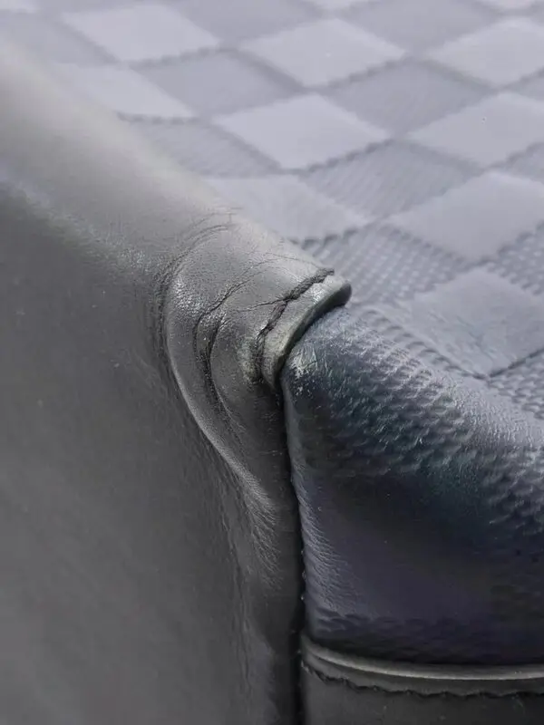 LOUIS VUITTON Damier Infini Discovery Messenger Bag - Blue