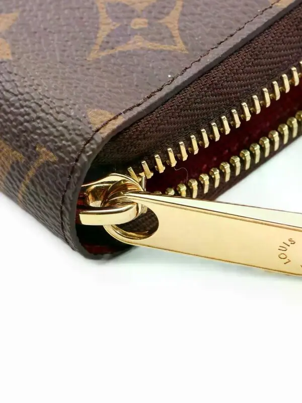 LOUIS VUITTON 2010s Zippy Wallet