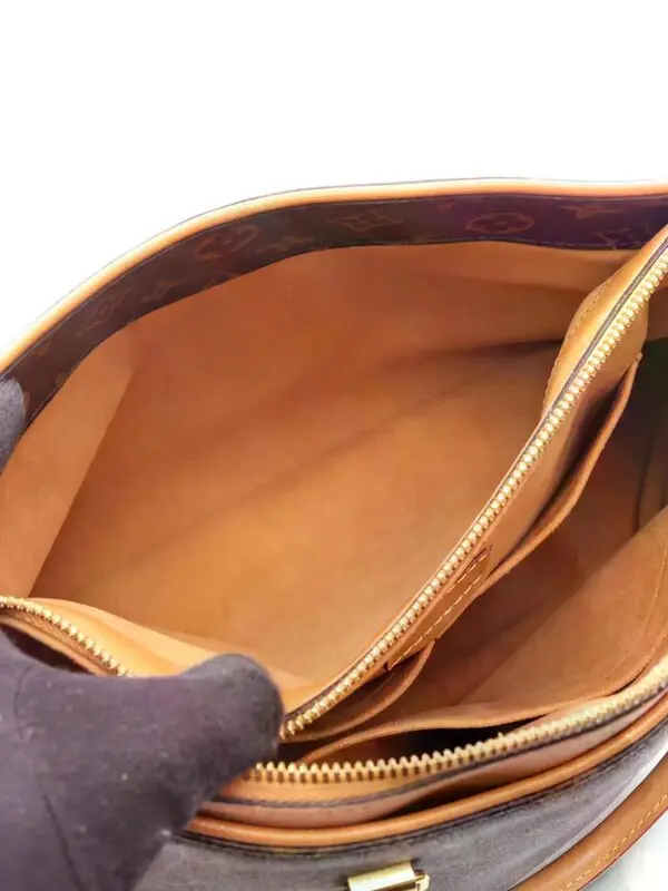 LOUIS VUITTON 2016 Pallas Monogram Handbag