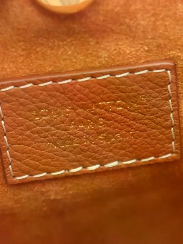 LOUIS VUITTON Leather Shoulder Bag With Pouch - Brown