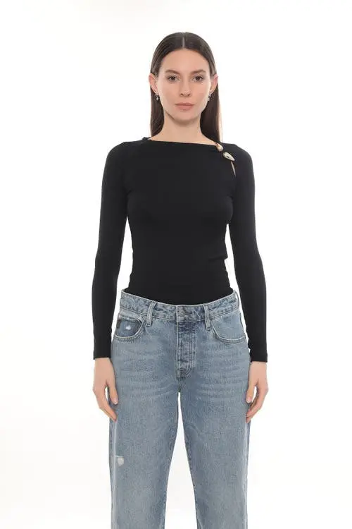 MONLICIA Cielo Gold Detail Cutout Long Sleeve Stretch Top - Black