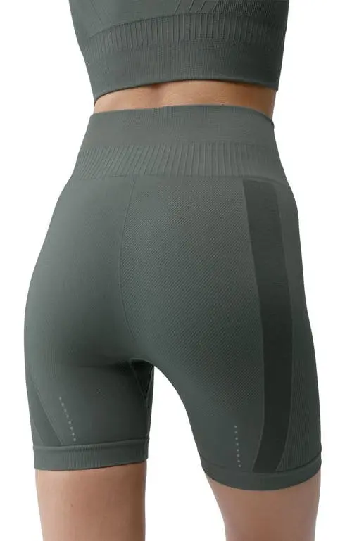 BORN LIVING YOGA Seamless Sports Shorts