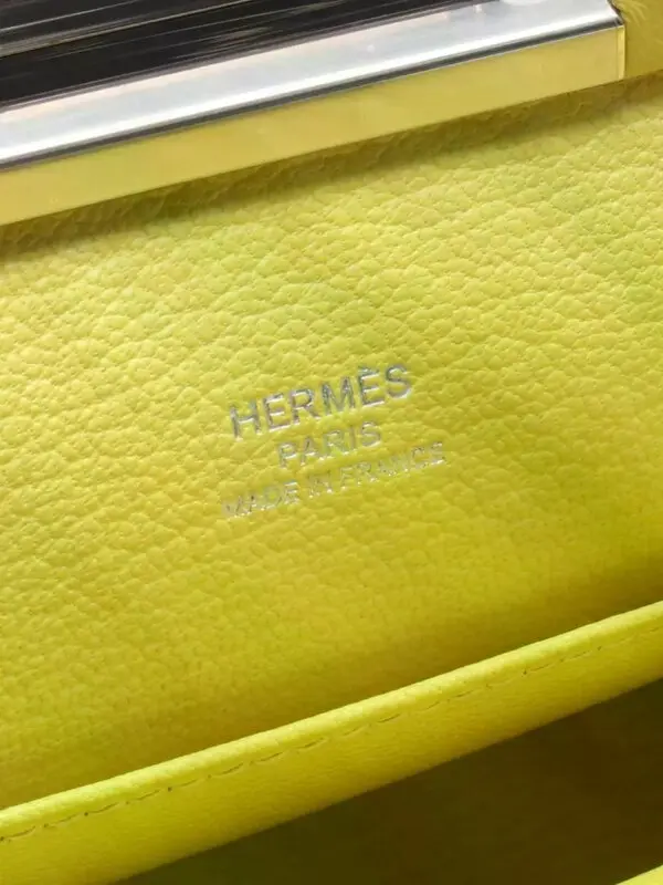 Hermès 2019 Click H 21 Shoulder Bag - Yellow