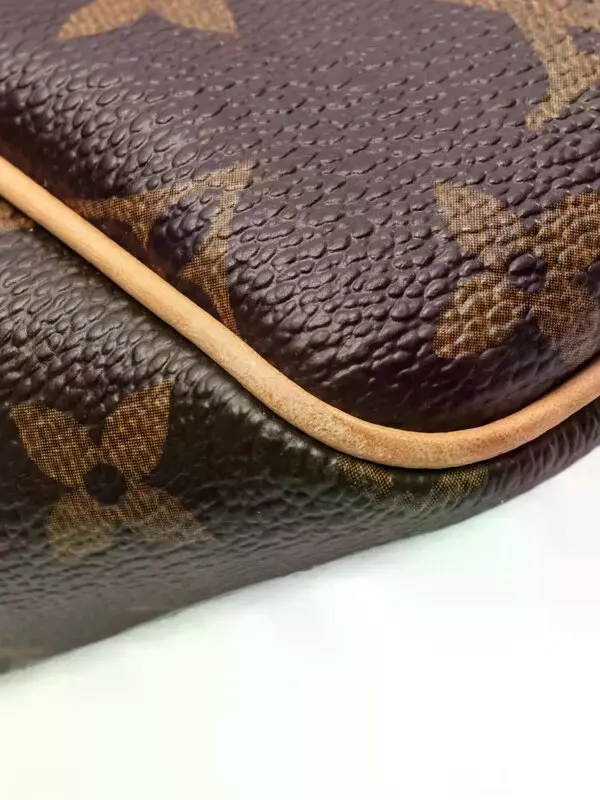 LOUIS VUITTON 2006 Batignolles Monogram Handbag
