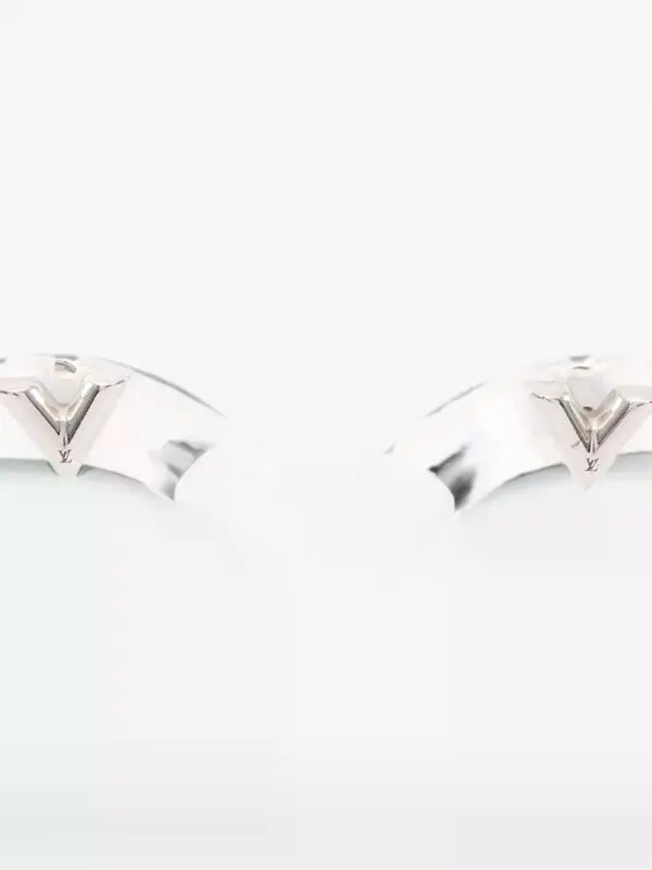 LOUIS VUITTON 2022 Essential V Earrings