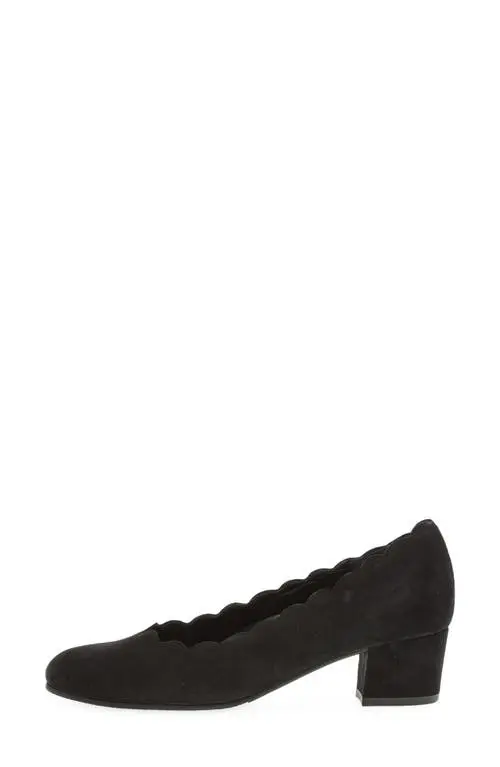 Gabor Scalloped Pump