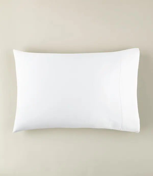PEACOCK ALLEY Clara Sateen Pillowcases - White
