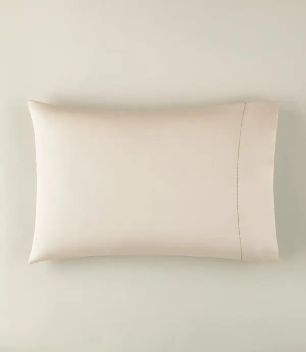PEACOCK ALLEY Clara Sateen Pillowcases - White