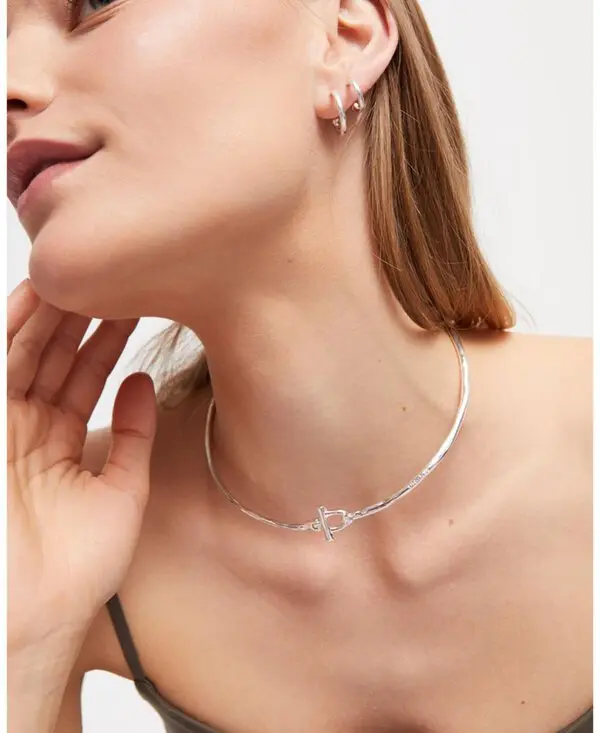UNODE50 Rigid Necklace With Front Clasp Plated In Sterling With White Topaz