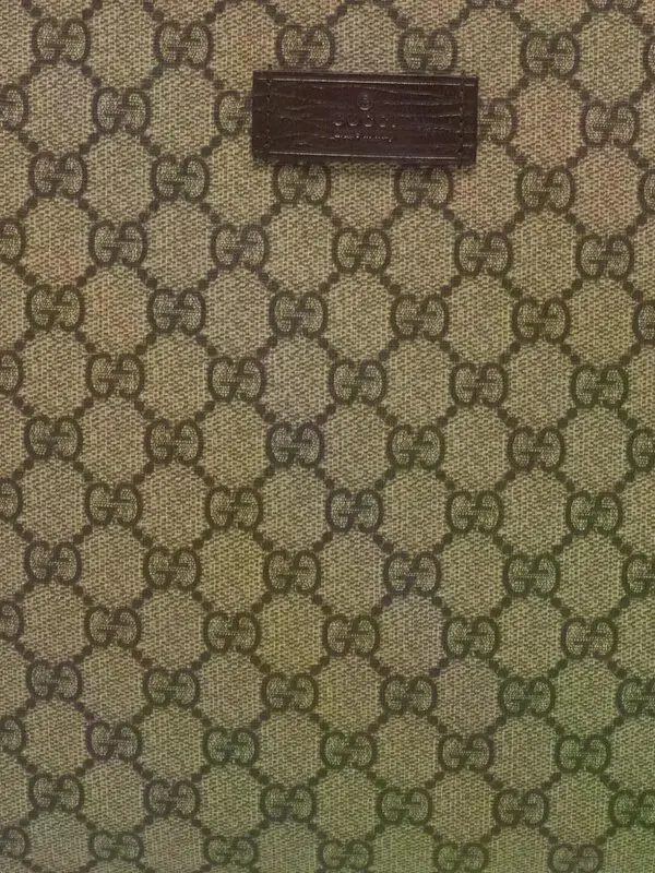 Gucci Gg Supreme Clutch Bag